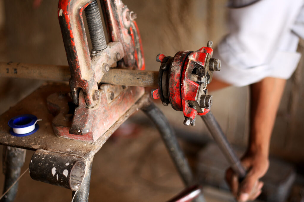 Ultimate 7 Step Pipe Threading Guide for Plumbing or Gas Work Ultimate 7 Step Pipe Threading Guide for Plumbing or Gas Work
